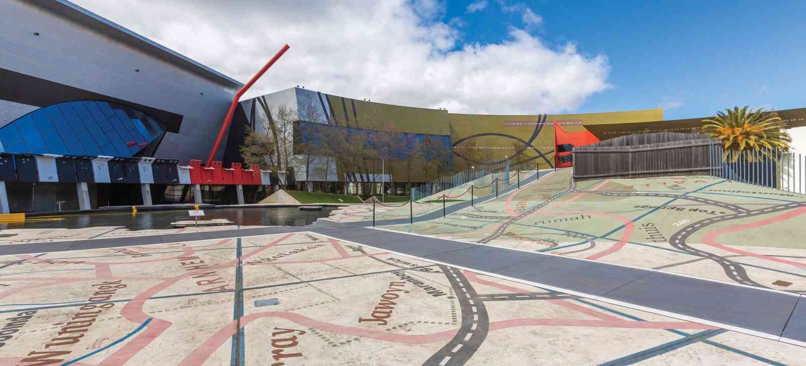 Canberra Tour from Sydney - Visit Canberra Highlights in a Day